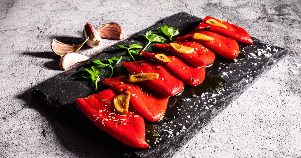 Quick and easy Marinated Piquillo Peppers recipe | Viña Loriente